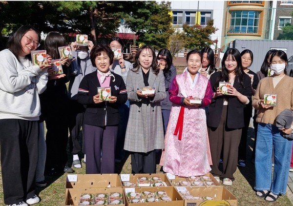 정읍여고 총동창회 지난 6일 수능 앞둔 후배들 격려 '화제'